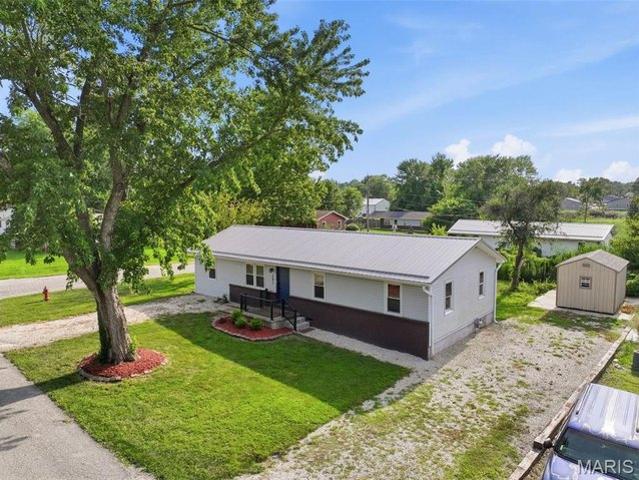 201 Greenwich Ave, Eldon, MO 65026