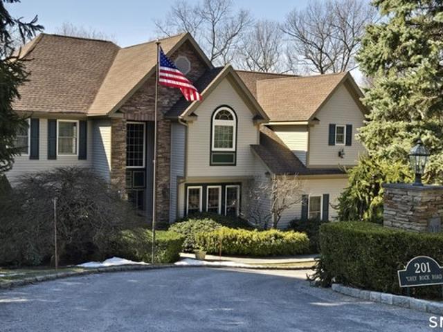 201 Grey Rock Rd, Southbury, CT 06488