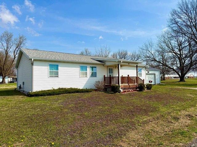 201 E 1st St, Queen City, MO 63561