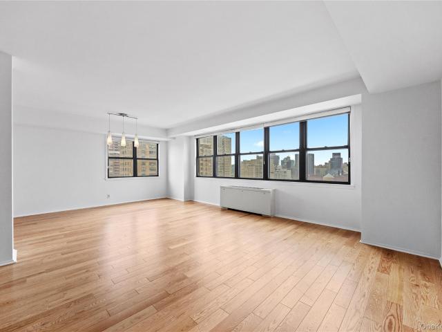 201 E 28th Street 16AB