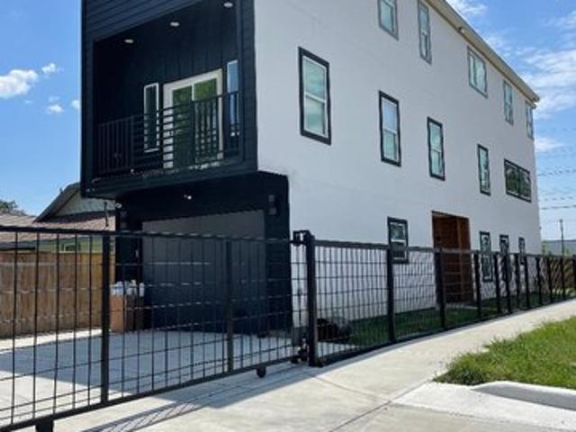 201 E 37th St, Houston, TX 77018