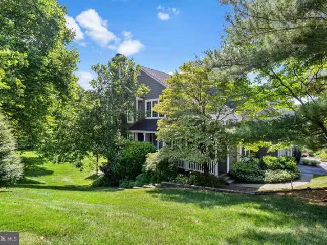 201 E VILLAGE LN, CHADDS FORD, PA 19317 Single Family Residenc.