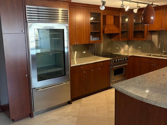 201 e chestnut street # 22c