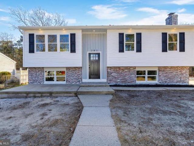 201 E Collings Dr, Williamstown, NJ 08094