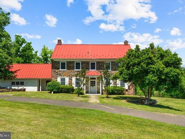 201 E Moyer Rd, Pottstown, PA 19464