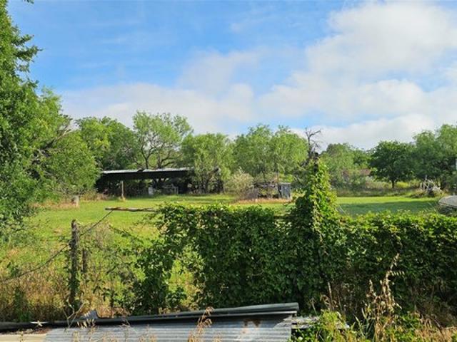 201 E Pecan St, Mingus, TX 76463