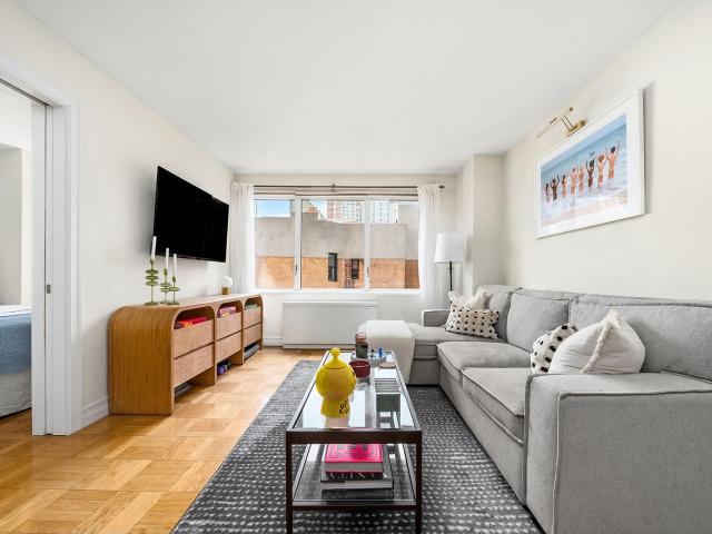 201 East 25th Street, New York, NY