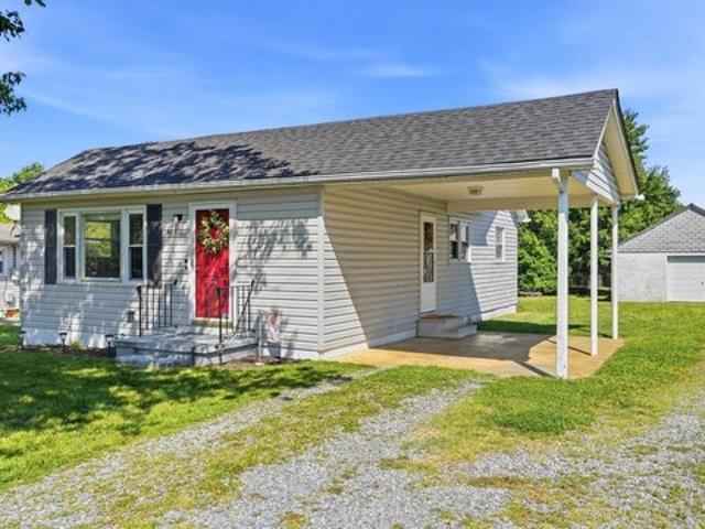 201 Fauntleroy St, Altavista, VA 24517