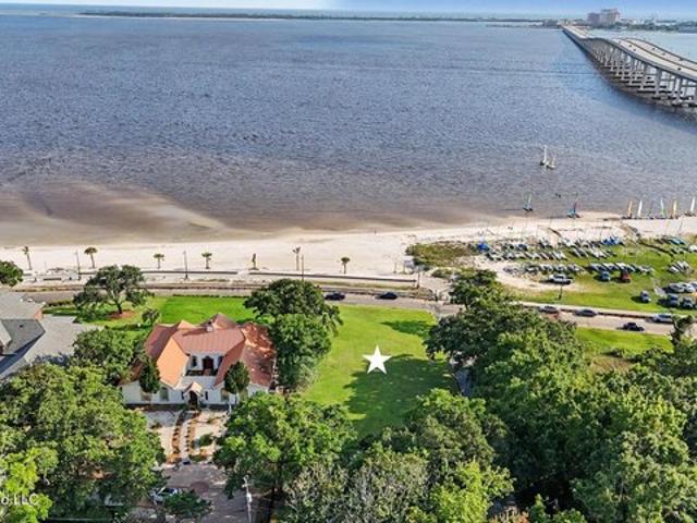 201 Front Beach Dr, Ocean Springs, MS 39564