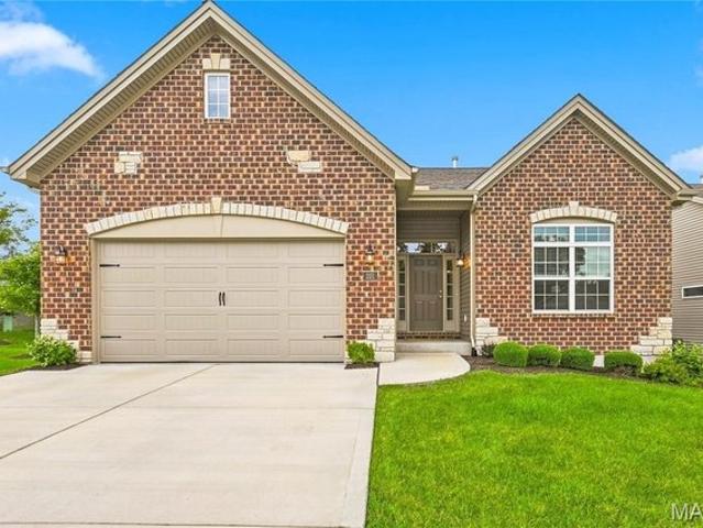 201 Keaton Woods Dr, Saint Charles, MO 63368