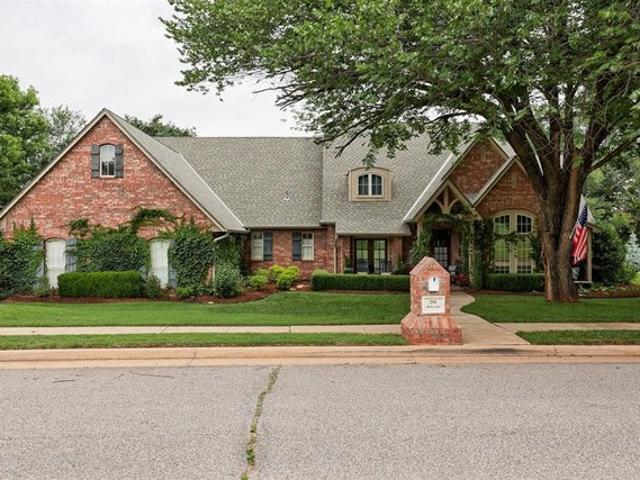 201 Hollowdale Cir, Edmond, OK 73003