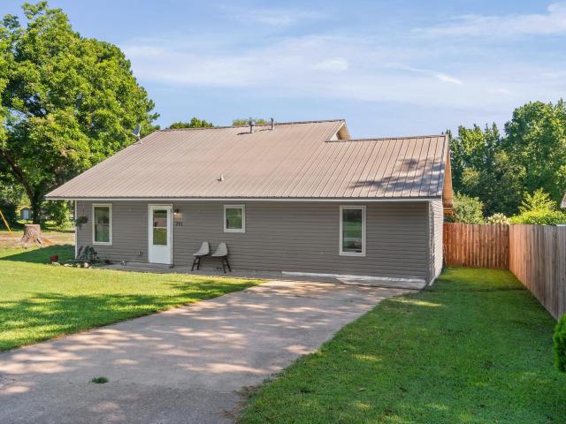 201 Hendrix St
