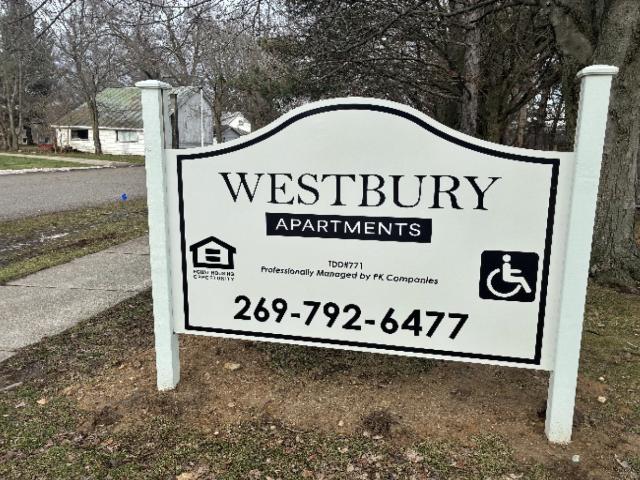 201 Hickory Ct, 2 beds, 1 full bath