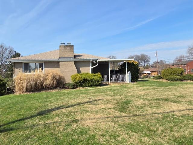 201 Highland Dr