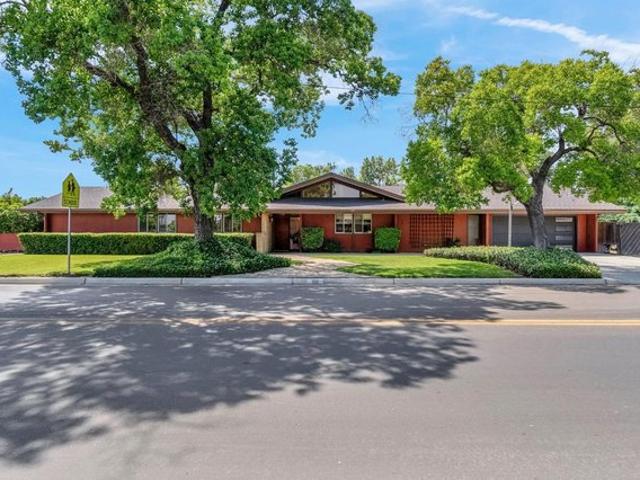 201 Hill Ave, Sanger, CA 93657