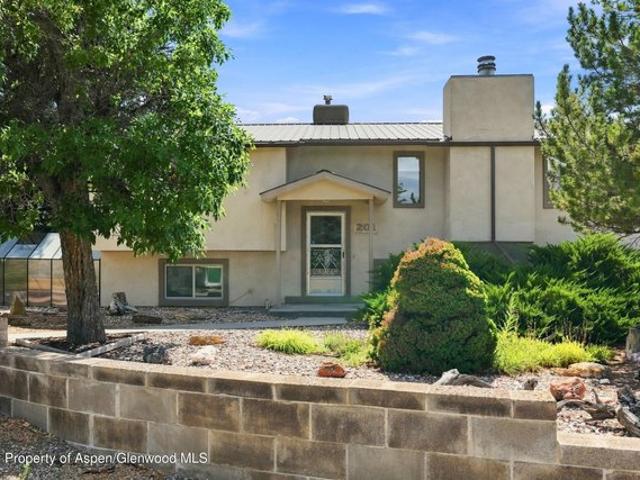201 Hillcrest Ave, Rangely, CO 81648