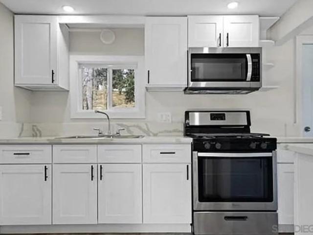 201 Hillside Spur, Cedar Glen, CA 92321