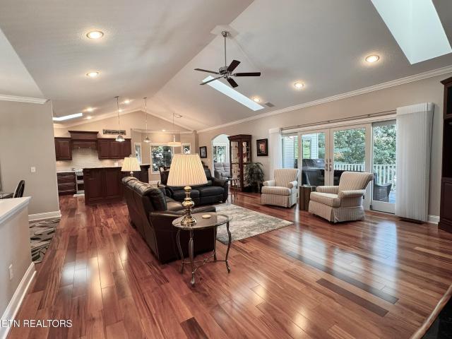 201 Iroquois Circle