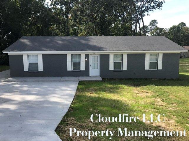 201 James Cir, Oxford, MS 38655