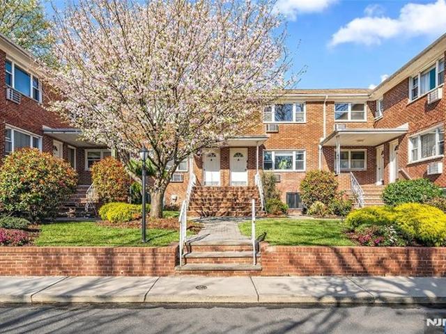 201 Oakdene Pl Apt C2, Cliffside Park, NJ 07010