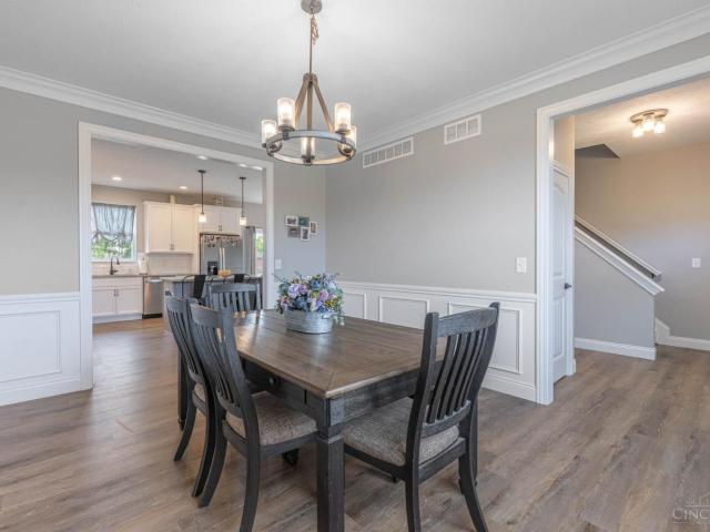 201 Oakridge Court