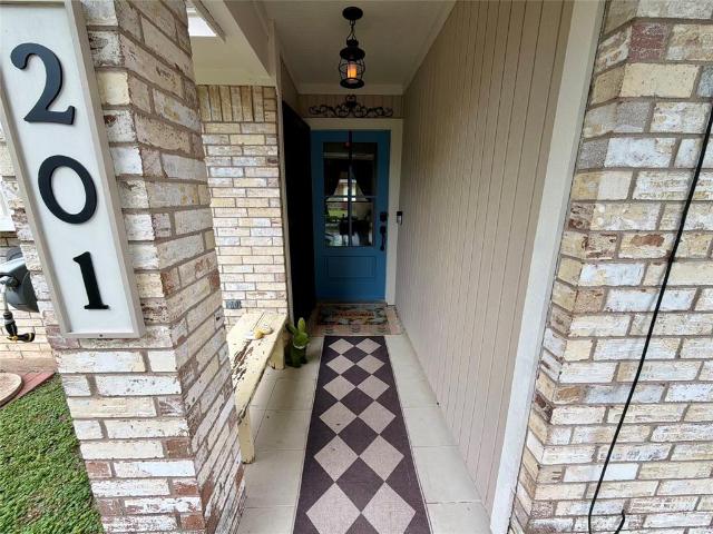 201 Oakridge Drive