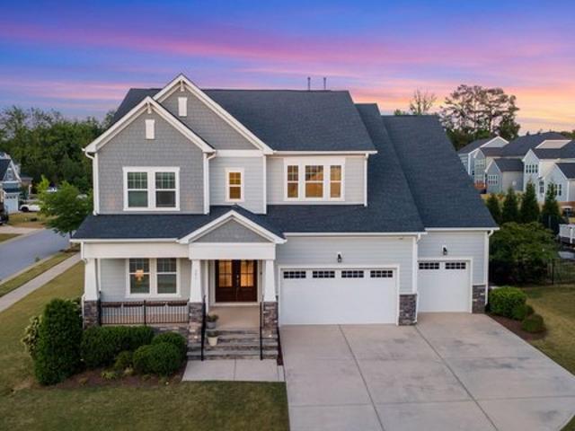 201 Ocean Jasper Dr, Holly Springs, NC 27540