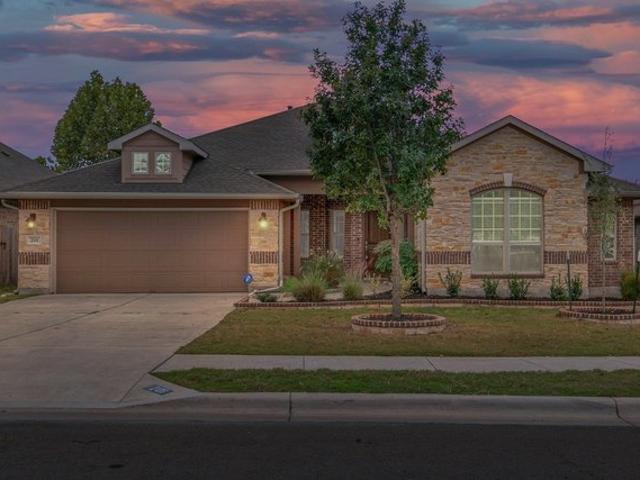 201 Loch Lomond St, Hutto, TX 78634