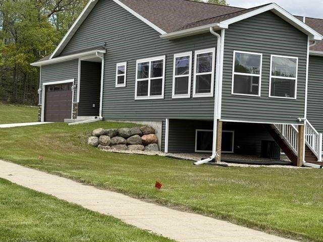201 Locust Ct, Portage, WI 53901