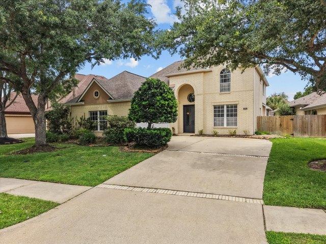 201 Lago Vista St, Kemah, TX 77565