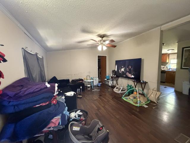 201 Lakeshore Dr