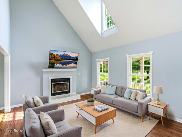 201 Lincoln Dr