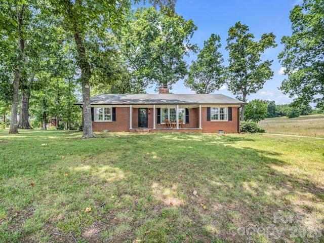 201 Lincoln Rd, Forest City, NC 28043