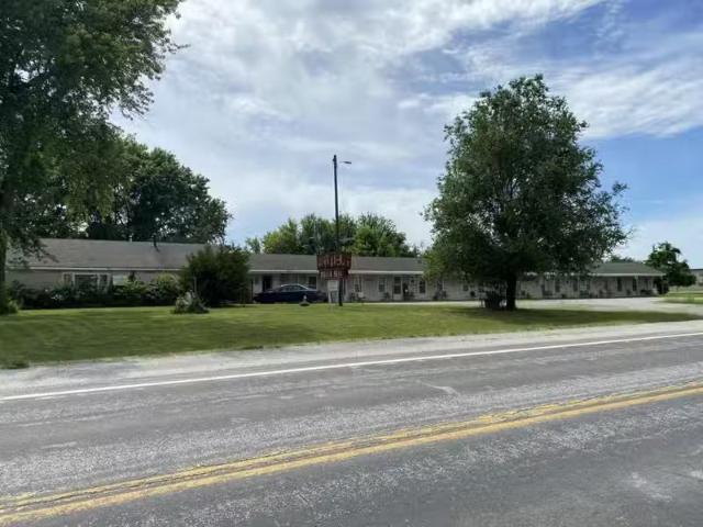 201 MO 5, FAYETTE, MO 65248 Single Family Residence For Sale.