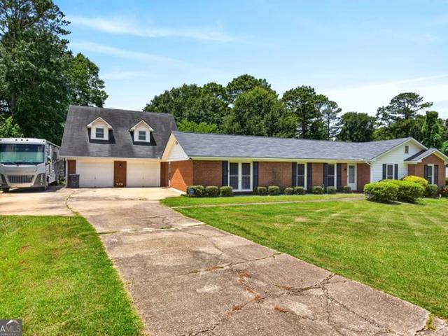 201 Moccasin Trl, Lagrange, GA 30241