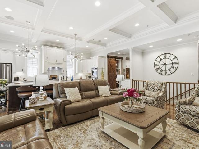 201 Man O War Place