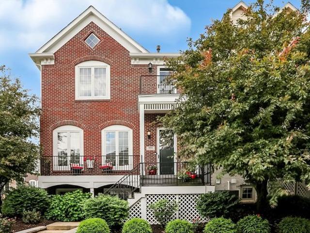 201 Manchester Dr, Zionsville, IN 46077