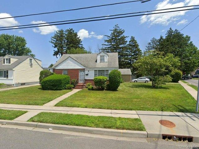 201 Manor Pkwy, Uniondale, NY 11553