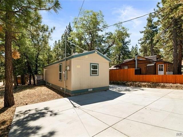 201 Maple Ln, Sugarloaf, CA 92386