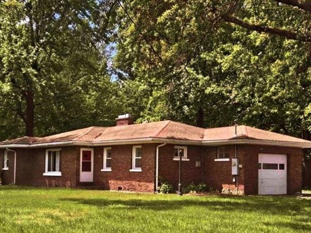201 McLeansboro St, Benton, IL 62812