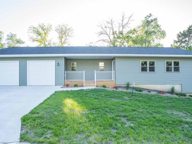 201 N 10th St, Guthrie Center, IA 50115