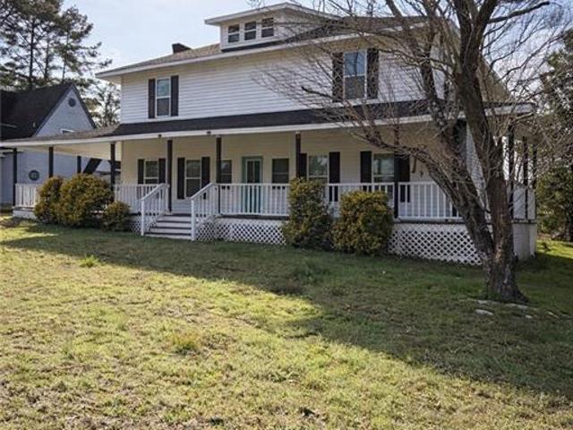 201 N College. Street