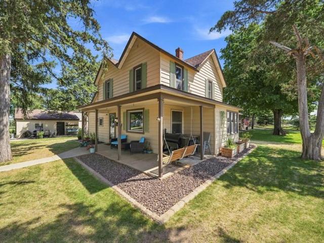 201 N Linden St, Belle Plaine, MN 56011