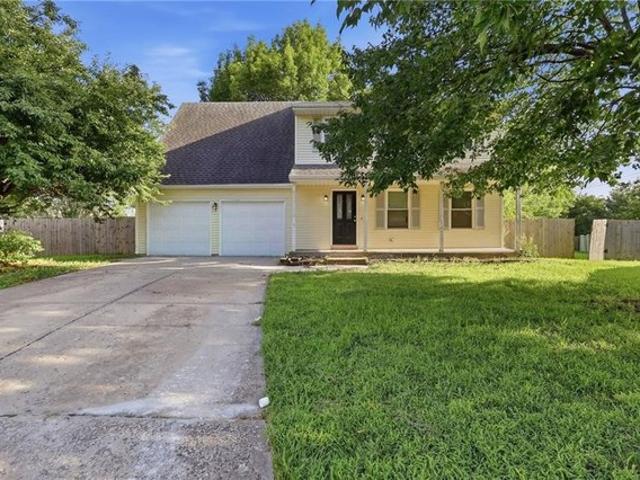 201 N Poplar Dr, Gardner, KS 66030