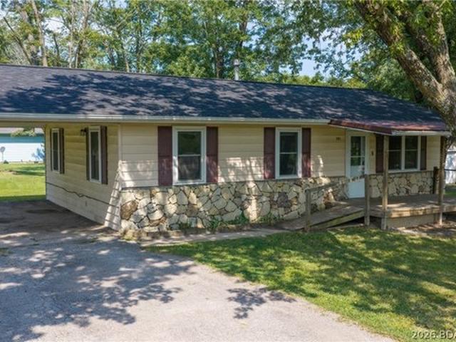201 N Sandfort Ave, Eldon, MO 65026
