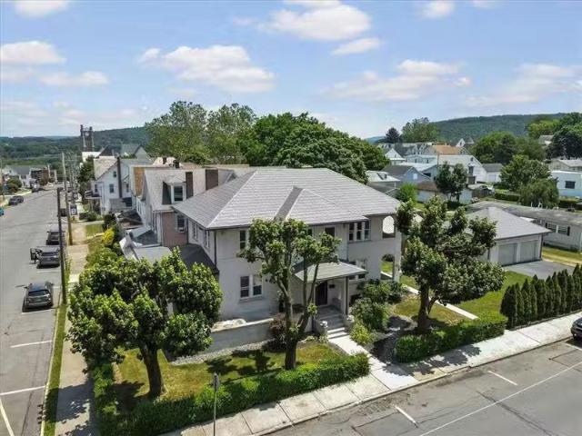 201 S 4TH ST, LEHIGHTON BOROUGH, PA 18235 Single Family Reside.