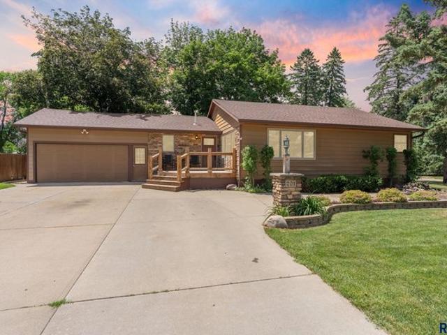 201 S 5th Ave, Brandon, SD 57005