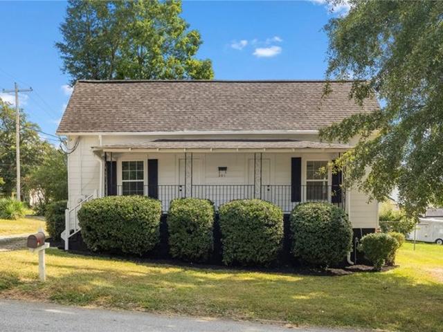 201 S 8th St, Easley, SC 29640