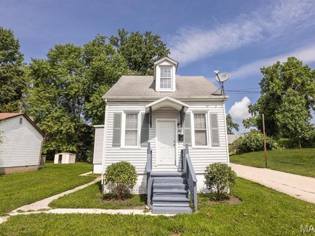 201 S 10th St, Belleville, IL 62220