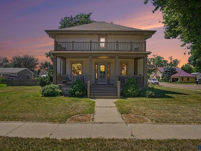 201 S Broadway Ave, Marion, SD 57043